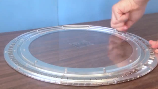 牛人自制迷你磁悬浮列车,原来方法这么简单,物理好就能做到