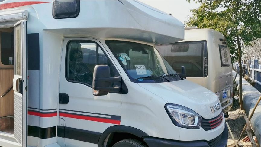 国六新车,依维柯c型大额头房车,后驱后双胎,配置高,颜值高