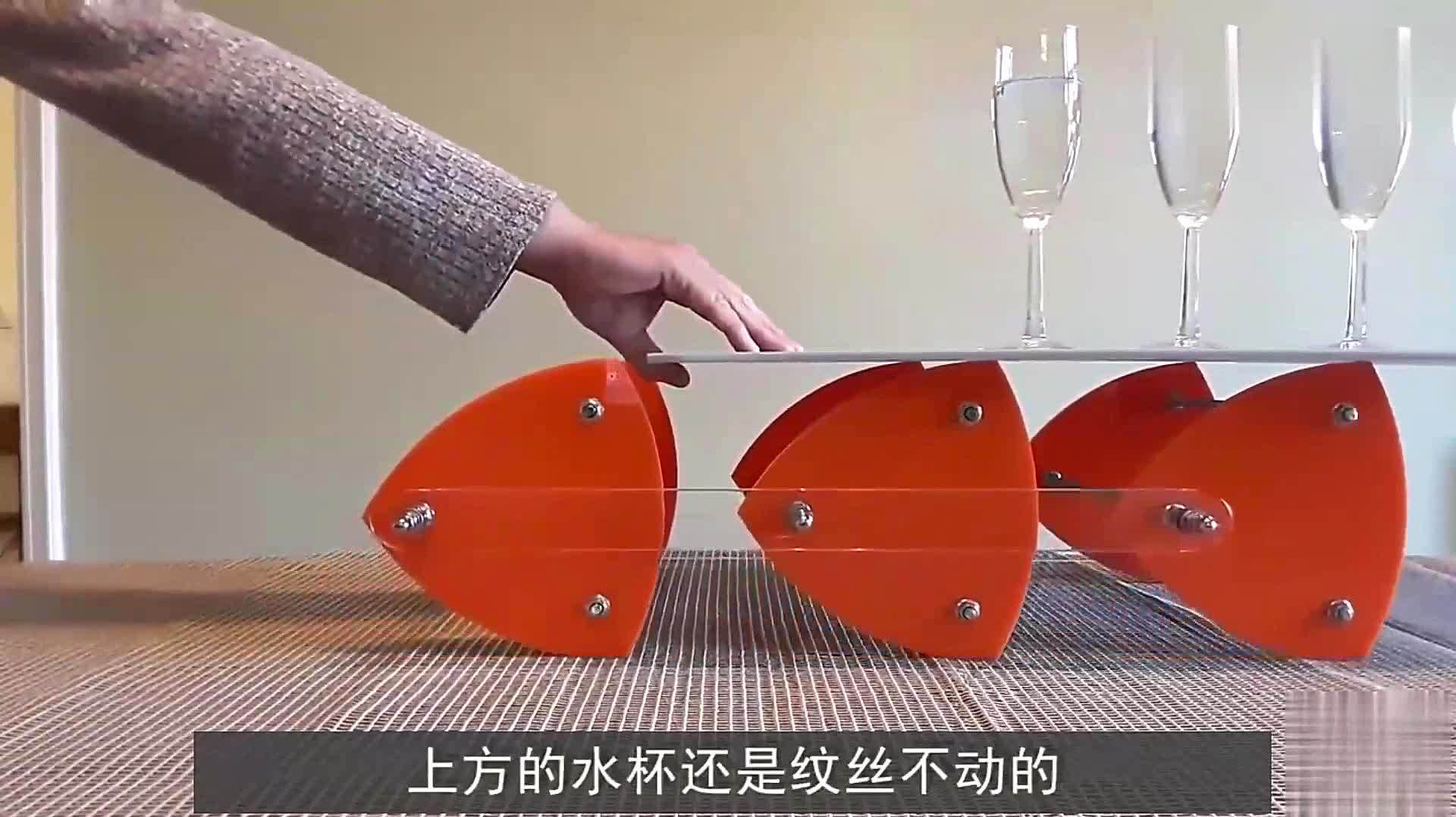 什么是勒洛三角形?把3杯水放在三角形上,神奇的一幕发生了!