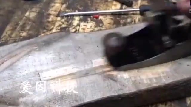 东北一男子捡到并修复了一个18世纪的木刨,功能还是那么好用