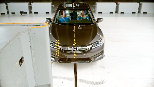 13辆B级轿车碰撞测试,不合格的车辆竟然是这两个品牌…