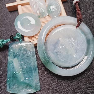 木木翡翠吊坠定制 