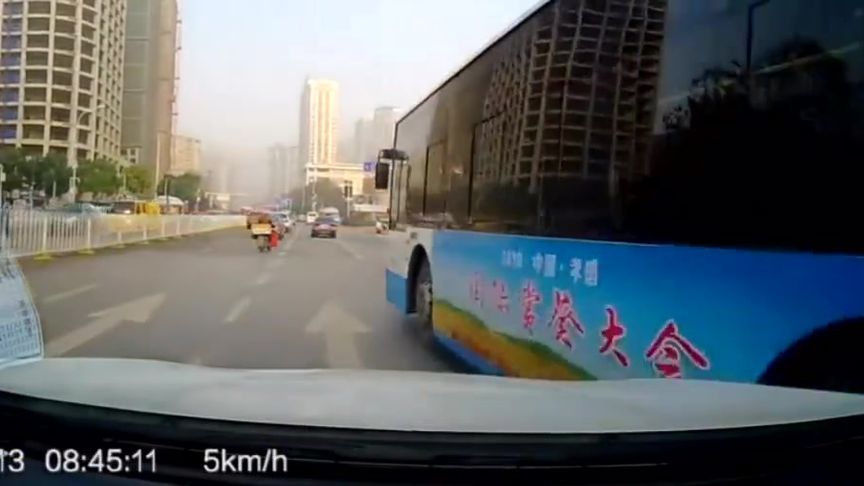 行车记录仪实拍有车一族要吸取教训安全驾驶!50