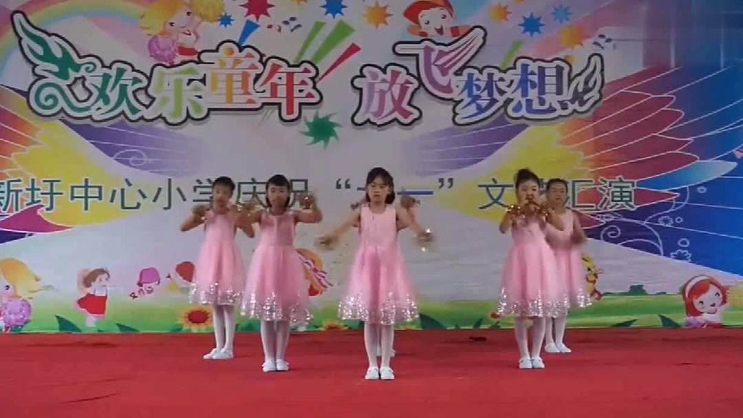 六一儿童节学校舞蹈表演《青春修炼手册》三年级女生舞蹈