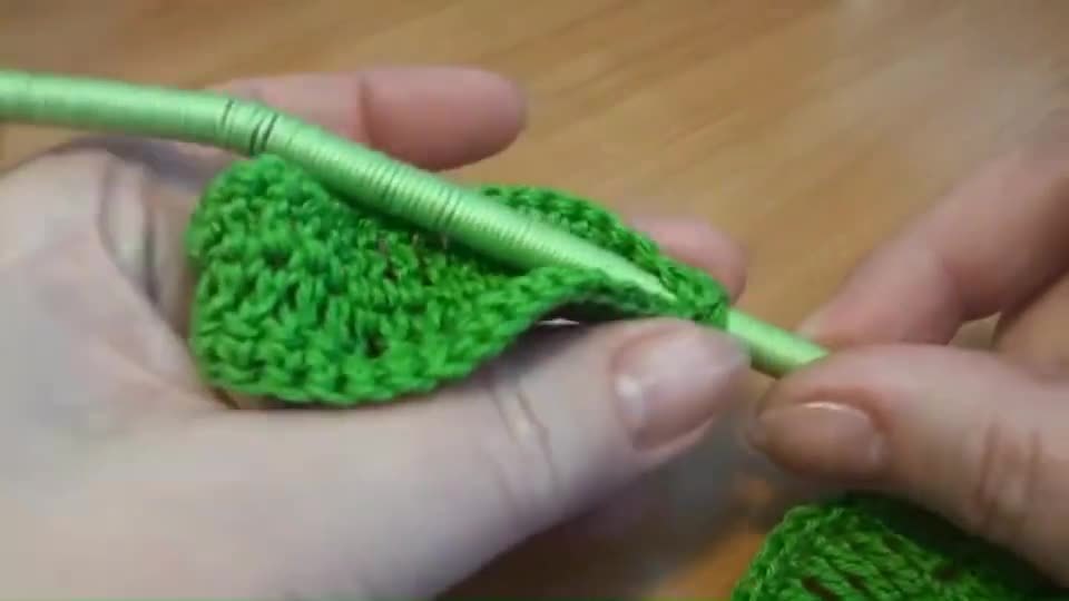 毛线花朵的钩织方法,按照步骤学习