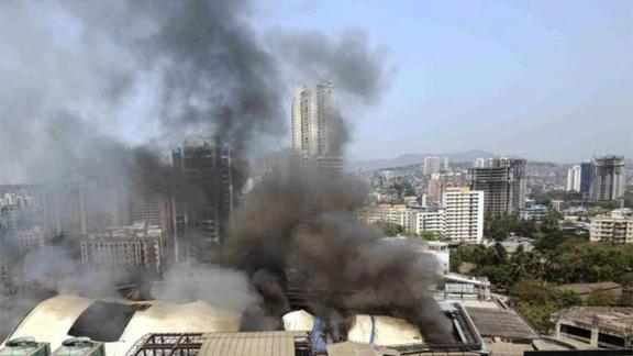 印度一收治新冠感染者医院起火:位于商场3楼 已致超过11人死亡