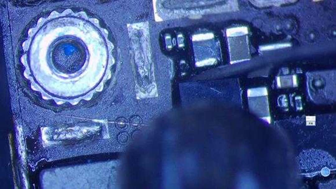 有胶小芯片拆装:指南舟手机维修培训学校