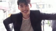 W-两个世界拍摄 李钟硕打戏 帅爆大长腿 一边又超美 二硕伤妆都好看...