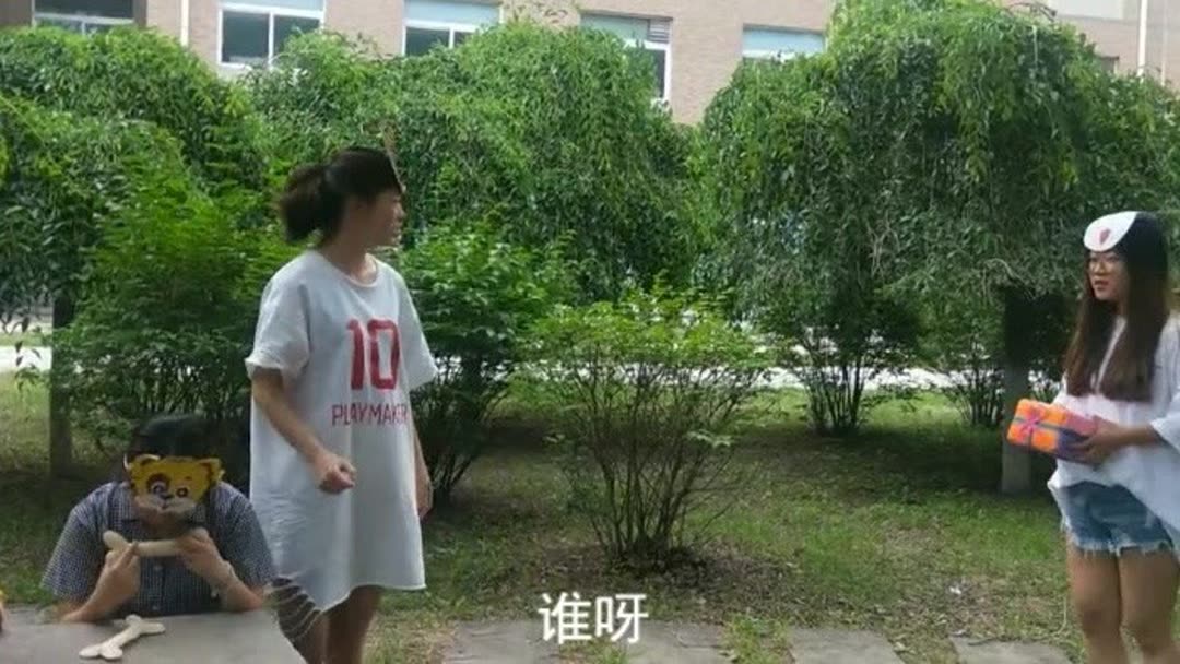 绘本故事:小熊请客