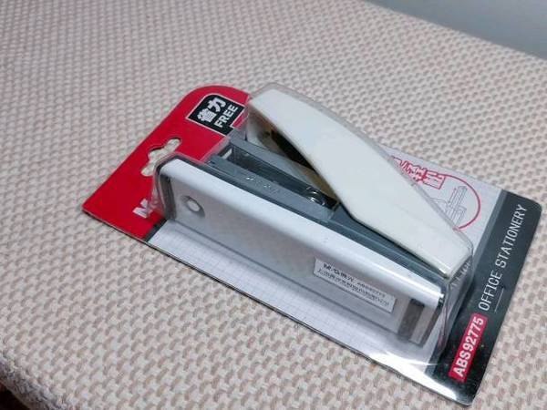 晨光订书机,省力型,体积小巧,一手掌握