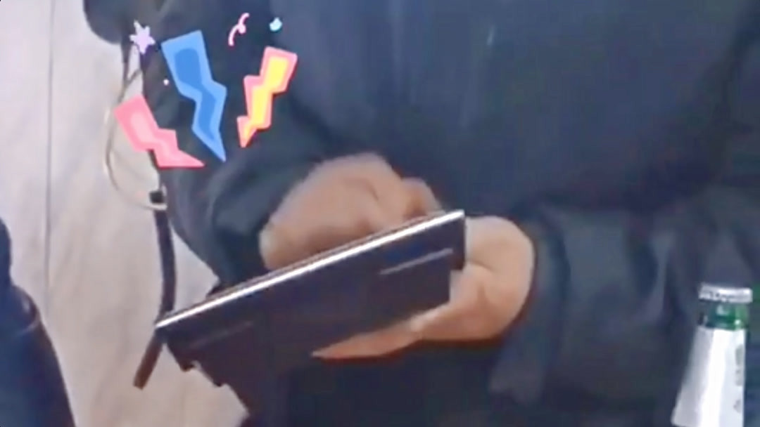 一餐饮店老板盲打计算器算账手速惊人分毫不差,顾客直接看呆