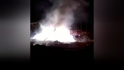 这放鞭炮还是放炸弹啊,那么响