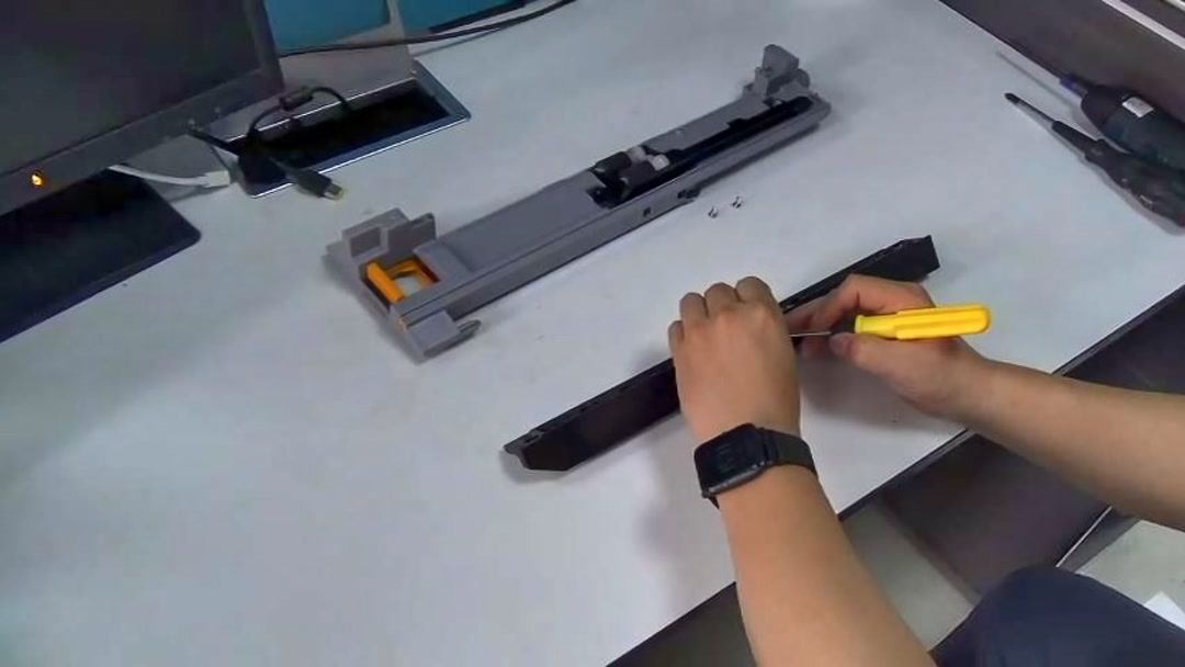 OA维修网-京瓷复印机6525纸盒搓纸轮组件更换