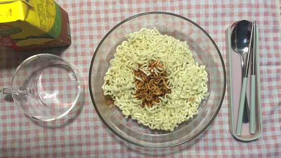 ...环保我去买了筷子啦,拒绝一次性筷子 有没有和我一样喜欢喝维他的!