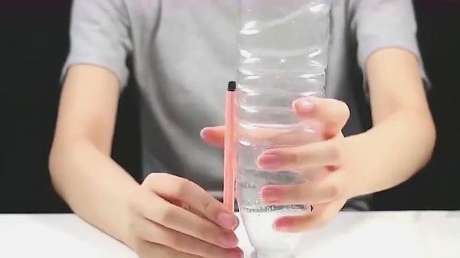 简易手工DIY:用生活废品,做一个小火箭