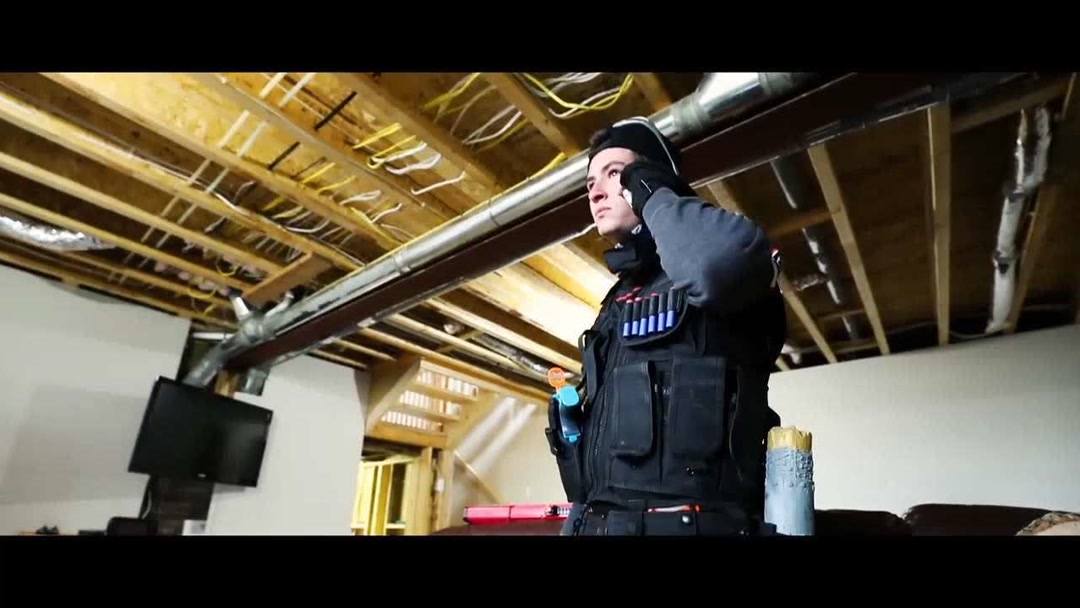 真人CS:冬天的小屋营救行动