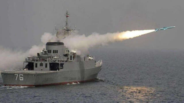 还没等到美军出手,伊朗军舰遭遇致命一击,19人当场丧命