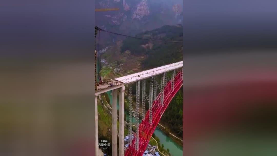 贵州罗甸大小井特大桥是世界上山区最大跨径的上承式钢管混凝土拱桥...