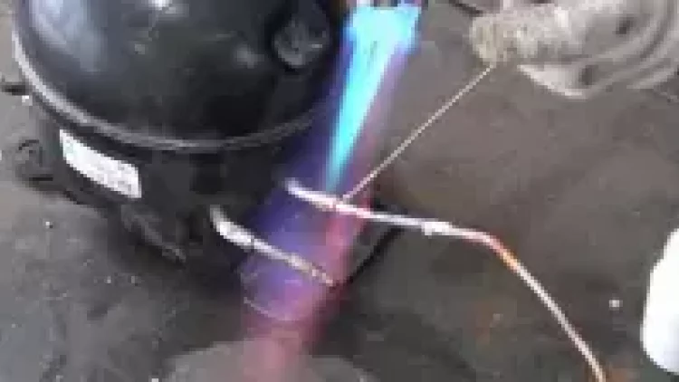 如何用双头单气源煤气焊枪焊接压缩机铜管接头?