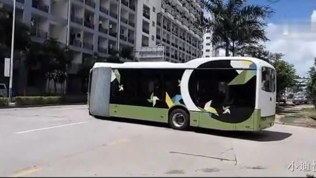 这款比亚迪纯电动铰链式机场摆渡车,可是参加过国际展览的明星电