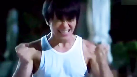 周星驰电影这一片段,完全就是在模仿李小龙,致敬经典!