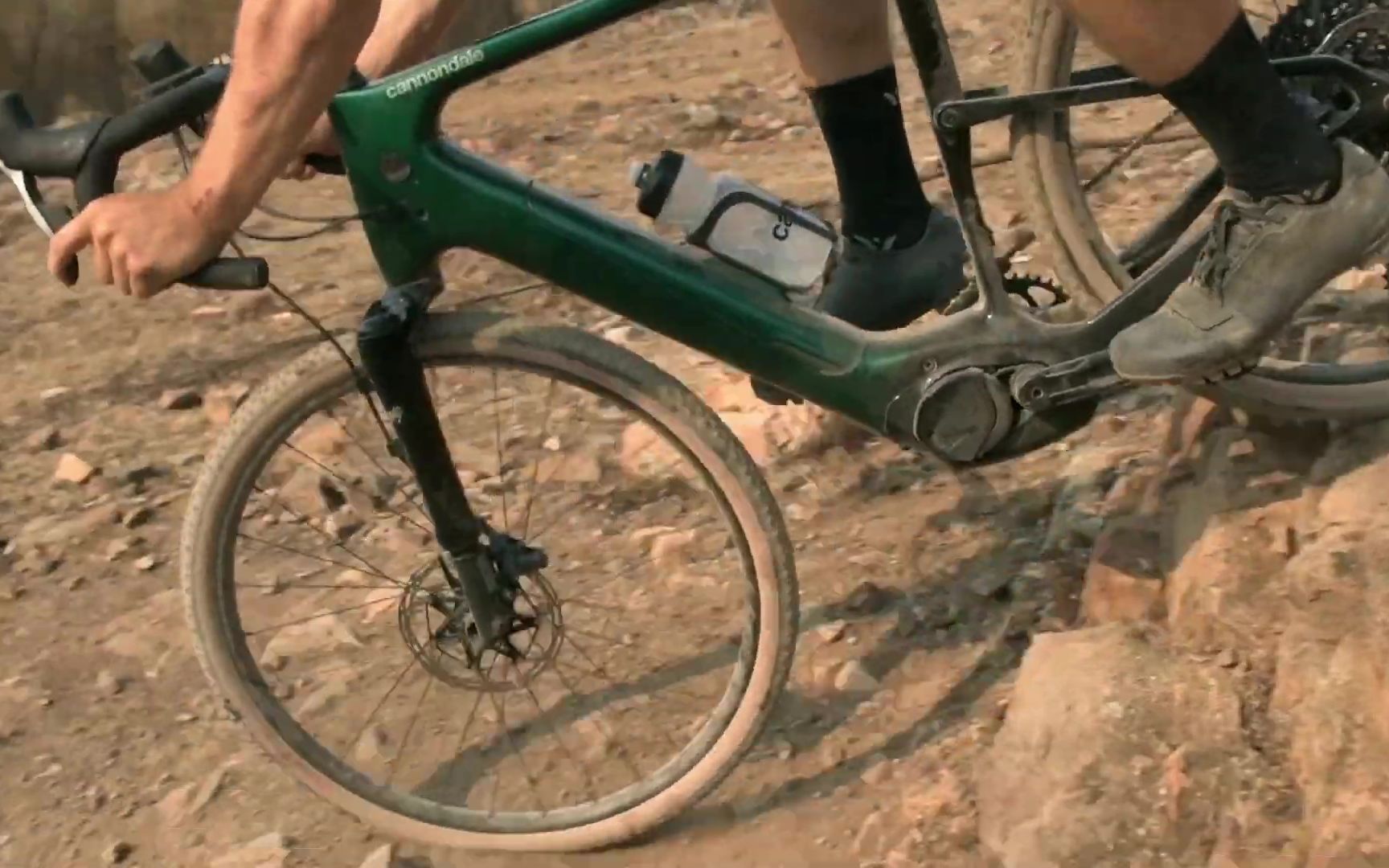 这台公路车牛逼!全地形+电助力+左撇子前叉!