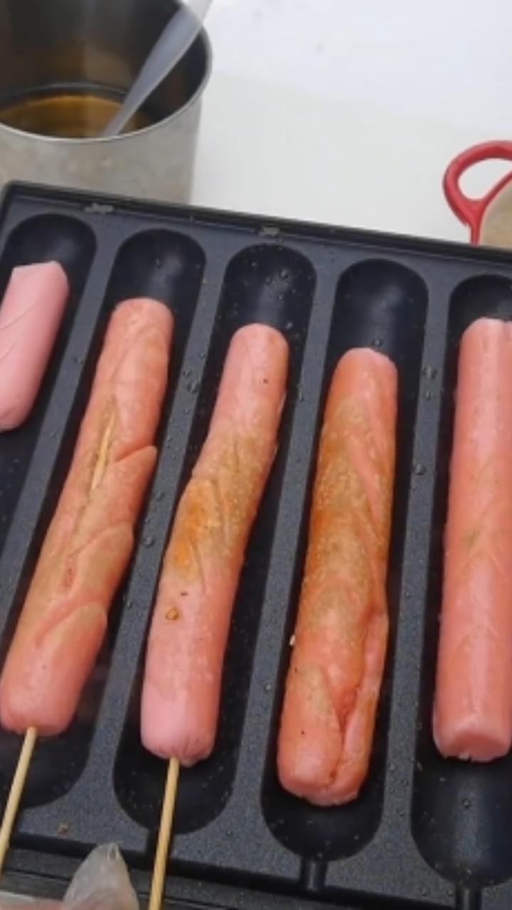 开房车女生回应高速上免费给大家烤肠:这些温暖都是互相的! 2月4日,...