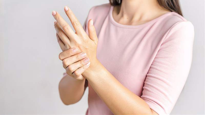 患者手抖怎么锻炼可以缓解呢?医生直言:做好这些事即可