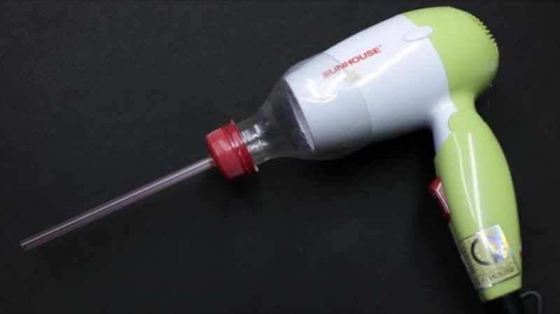 这才是电吹风的正确用法 键盘里面的灰尘不用再担心了