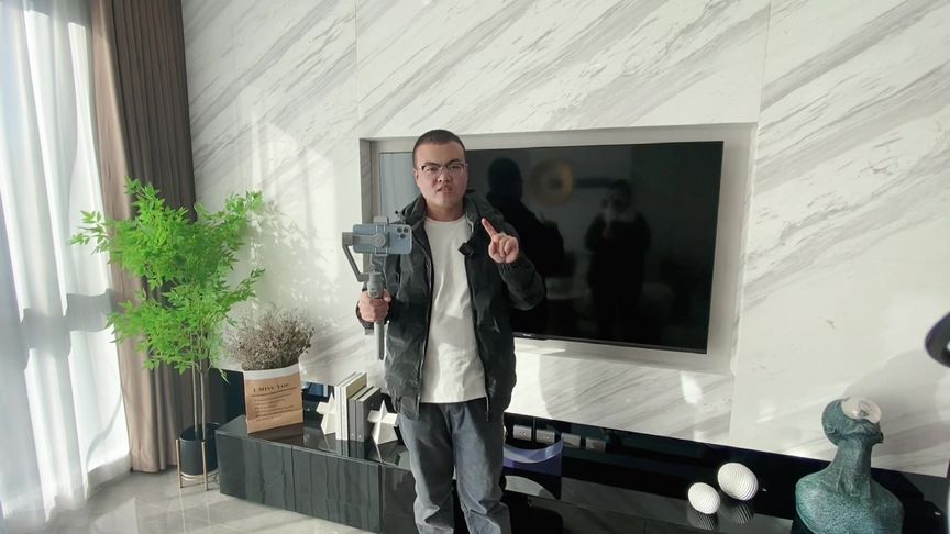 样板间拍摄一镜到底,建议使用PF,俯仰锁定,云台跟随,F模式