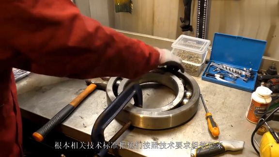 轴承里的滚珠是怎么安装进去的?多年的疑惑终于搞懂了!