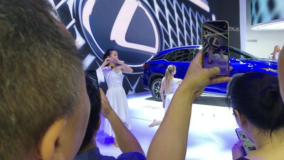 车展上的表演