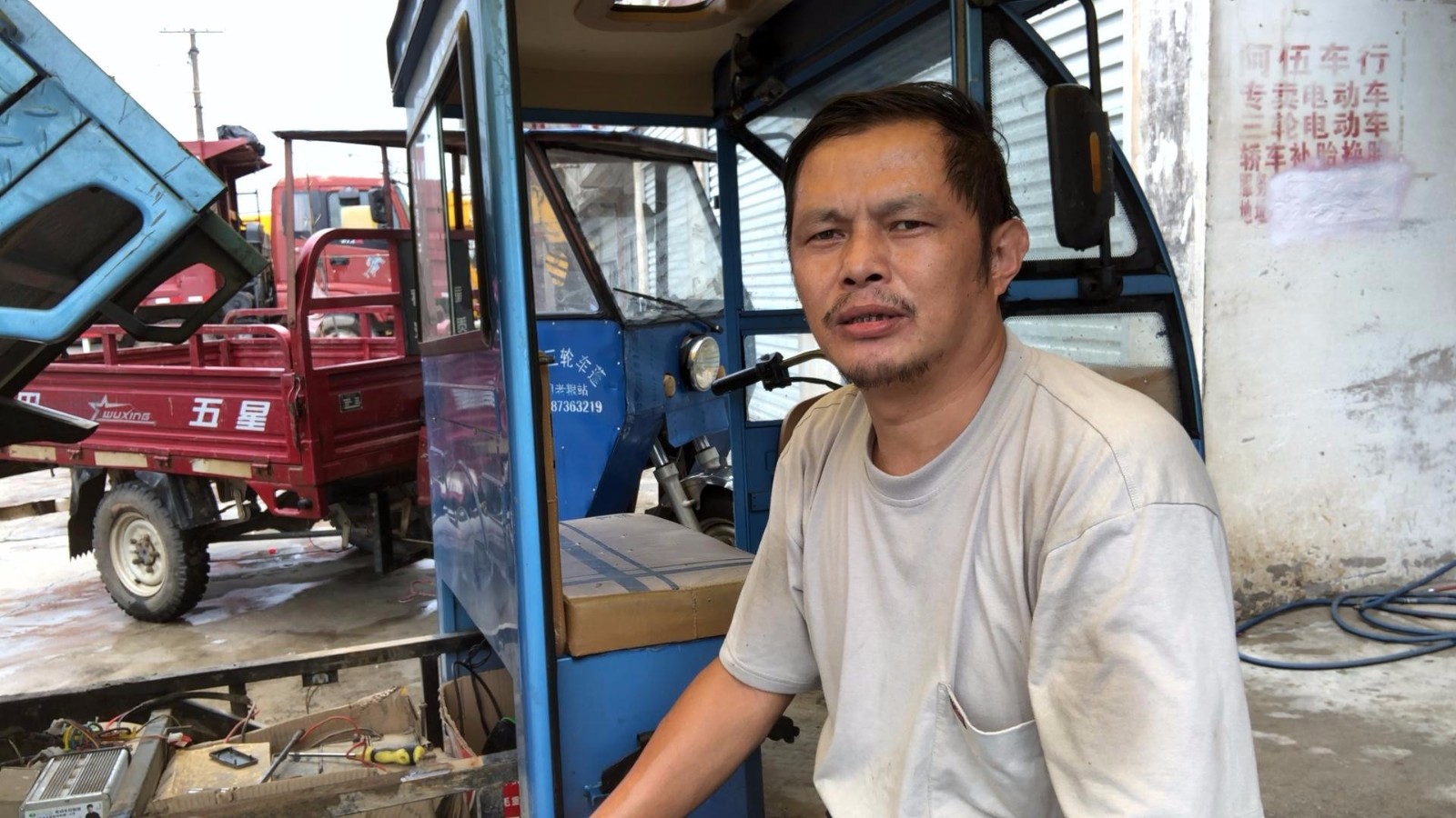 电动车行驶中突然全车没电,你知道什么故障吗?老师傅告诉你