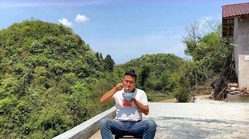 葛根粉风干,张家界小伙马上冲的吃,步骤有这些