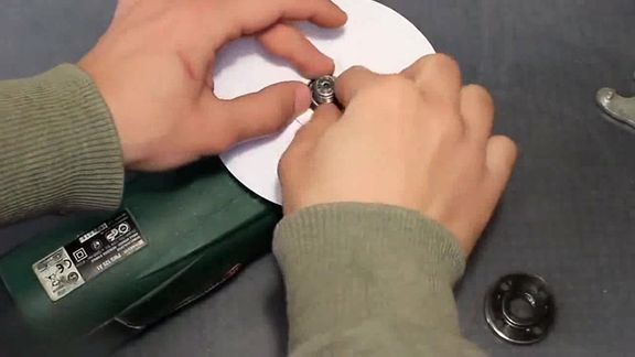 切割实验:用A4纸做的角磨机磨片