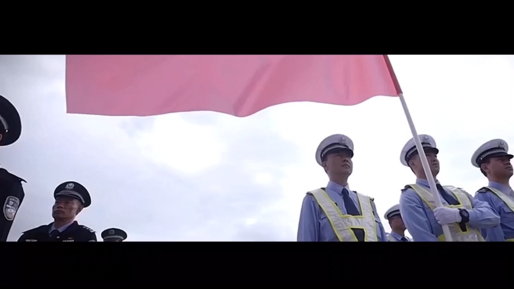 致敬每一个平凡者——《孤勇者》