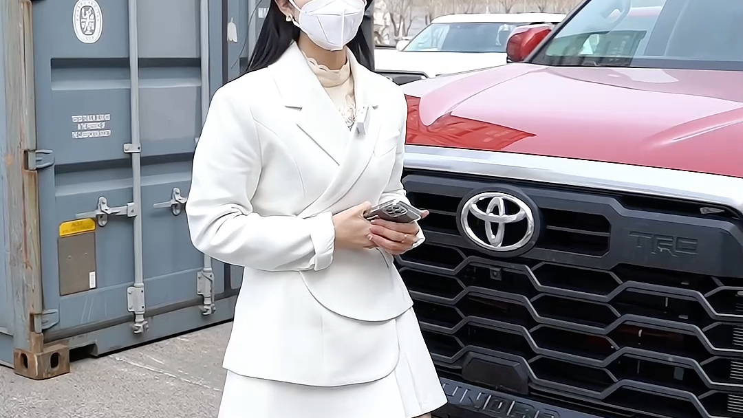 ...和丰田酷路泽同款发动机?性价比碾压福特猛禽?2022款丰田坦途皮卡...