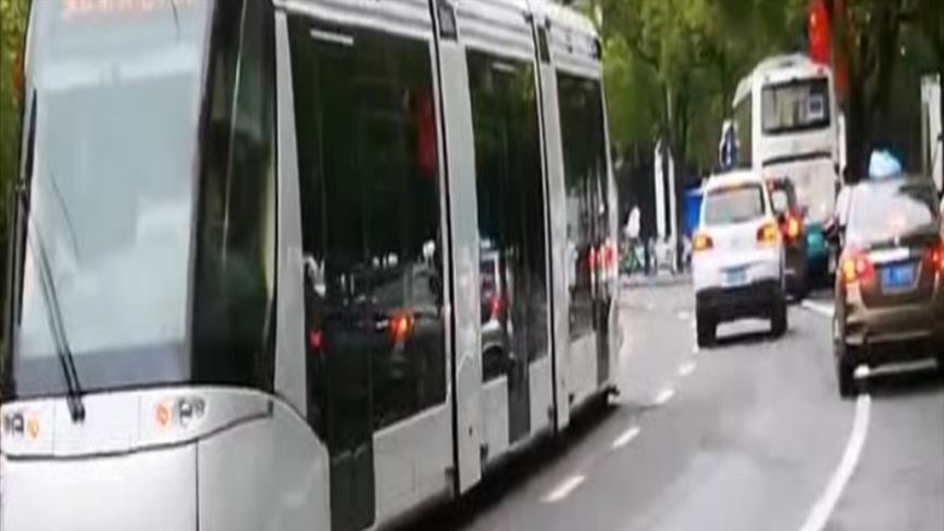 上海张江有轨电车 园区内公交一个观光线路 赞!