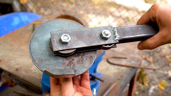 老师自己做了一个折弯工具,这东西非要去申请专利不可了!