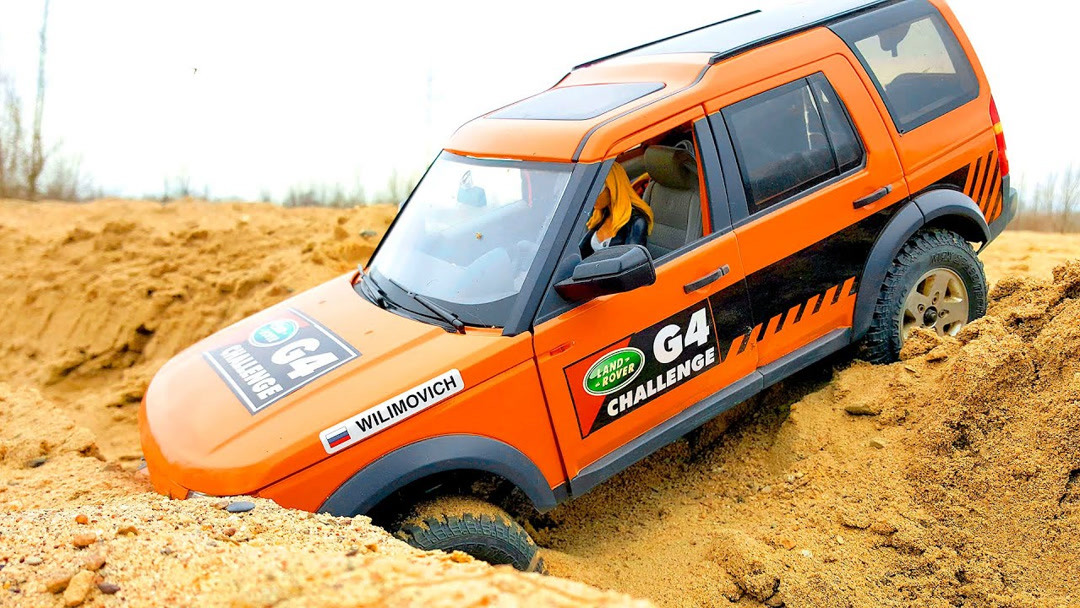 汽车世界之超级越野车 第6集 两辆路虎互帮互助穿过过沙地