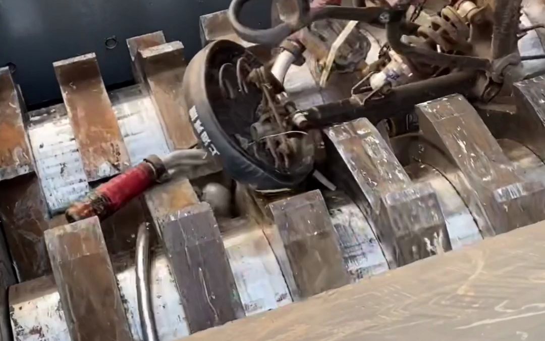 自行车撕碎机专业撕碎各种自行车,电动车,三轮车。电动车架子,整车都...