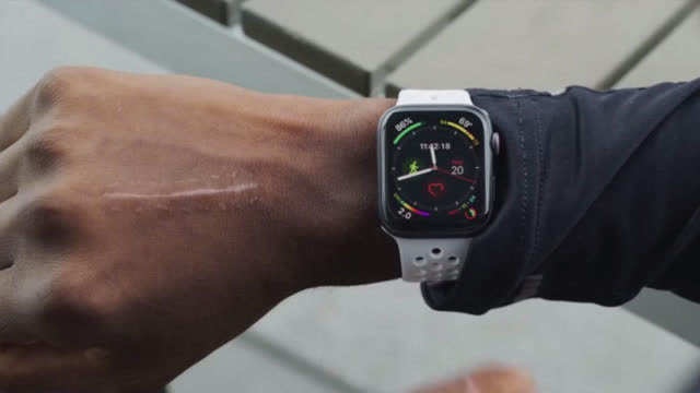 测评:苹果智能手表第四代,很少会看到转圈圈的动画了