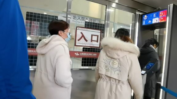 致敬抗疫英雄们