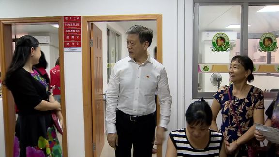 深圳市领导开展党代表进社区活动