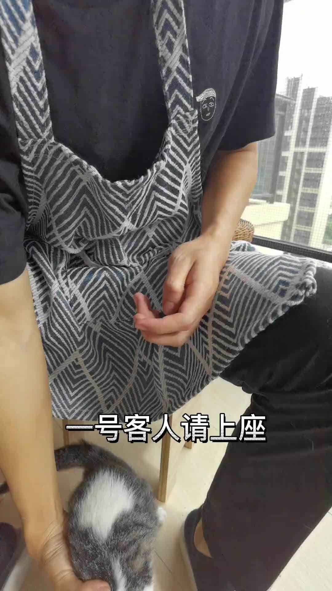 客人们,对服务满意吗?请问还有下一位客人吗