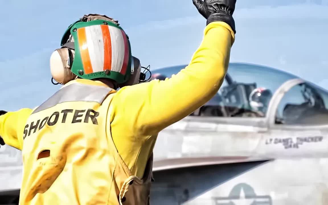 亚伯拉罕林肯号在菲律宾海的甲板作业(2022 年 2 月)