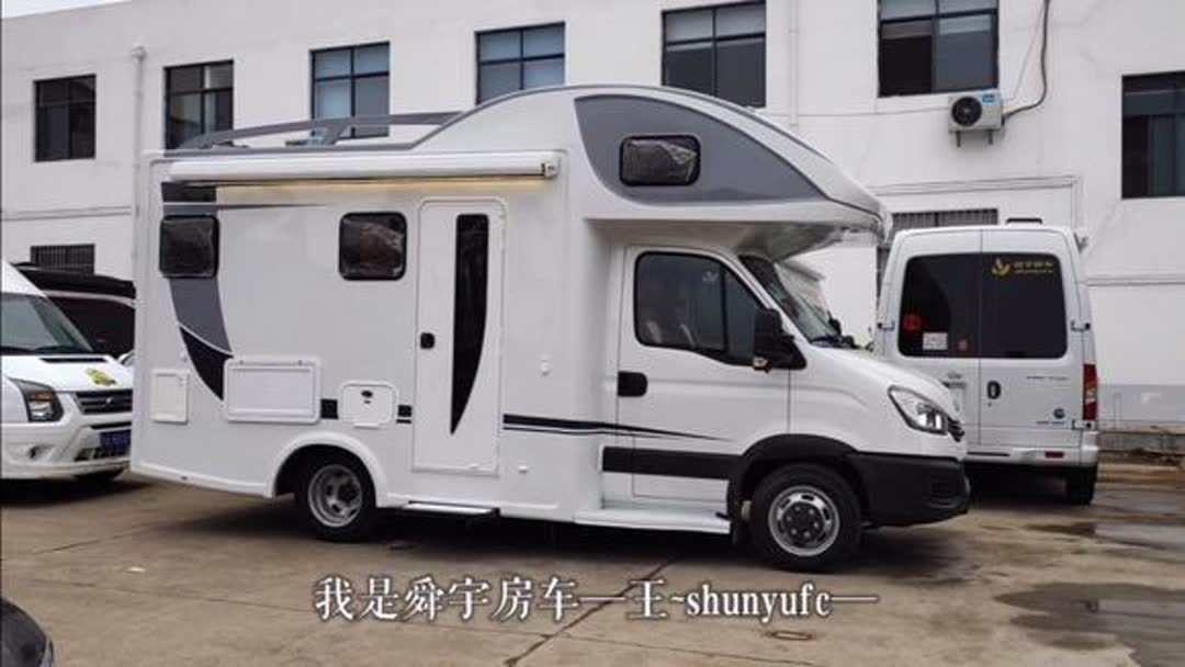 朋友想买依维柯房车,带她先来这里考察一下喜欢车型的底价