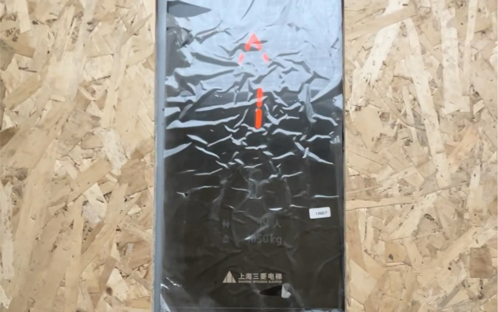 某地没有交付小区的旁开折叠门上海三菱凌云Pro电梯