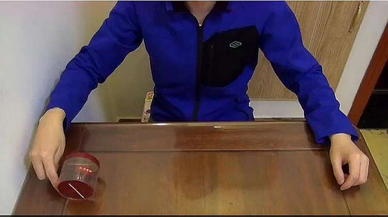 「居家小实验」神奇的自走瓶 一个塑料瓶竟然可以自己滚动?