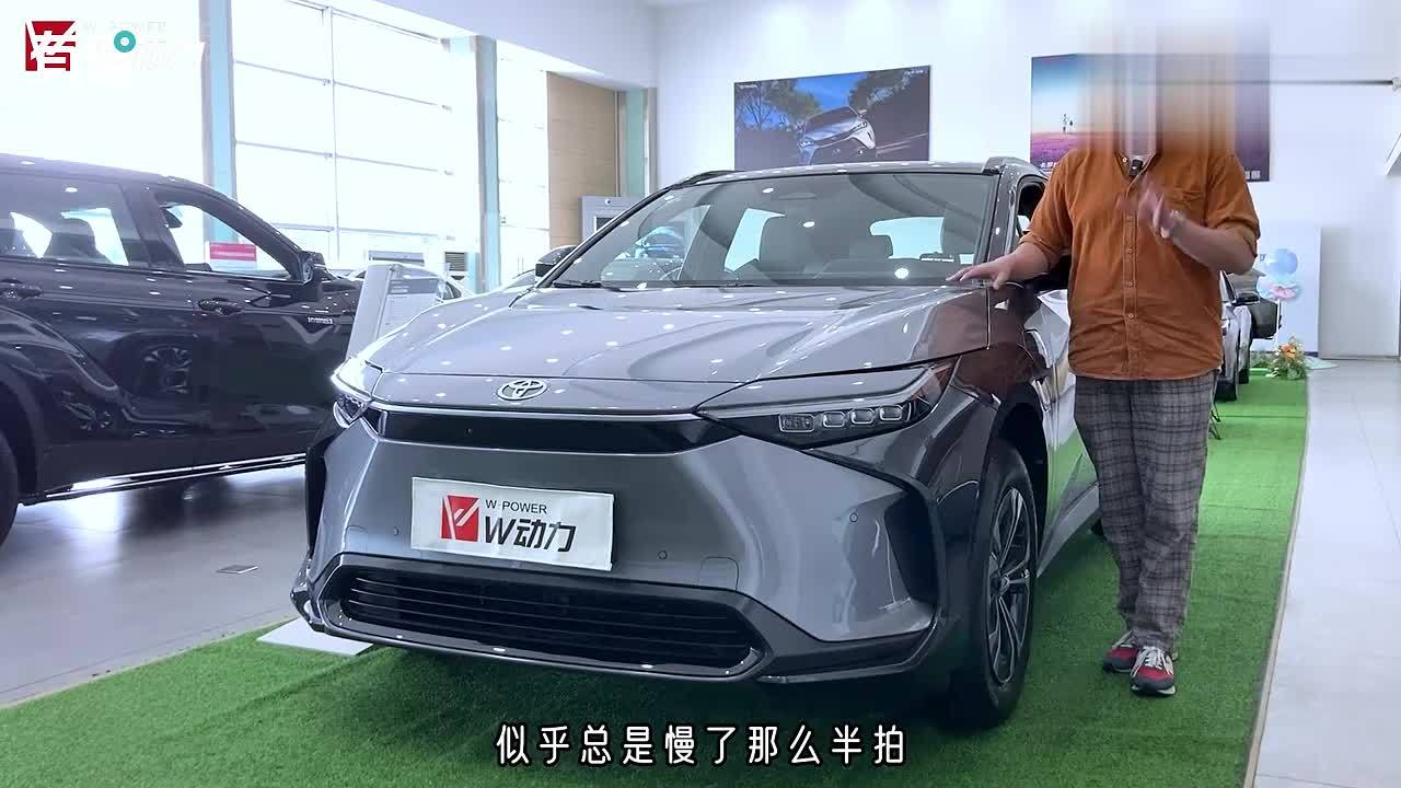 W探店丨丰田×比亚迪?!bZ4X成为了“最不丰田”的丰田车?